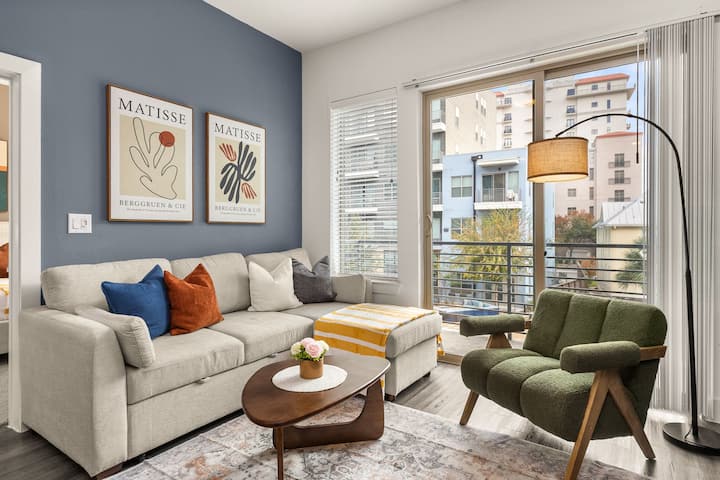 Central Flat: Pool|free Parking|walk To Riverwalk - Tobin Hill - San Antonio