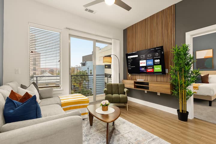 Central Flat: Pool|free Parking|walk To Riverwalk - San Antonio