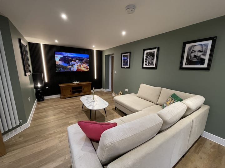 Luxury New-build House Nr Science & Business Parks - Cambridgeshire