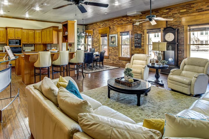 New York-style Loft On Main St: Dtwn Enterprise - Lake Francis, Enterprise