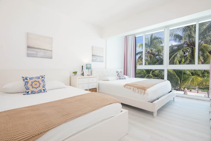 Renovated Oceanfront Loft + Beach Access & Parking - Miami Beach, FL
