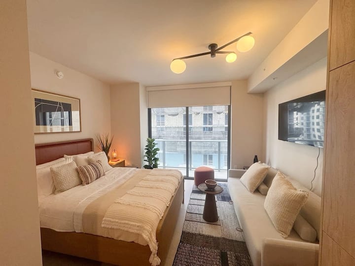 Central Miami Studio Near Metromover - Miami