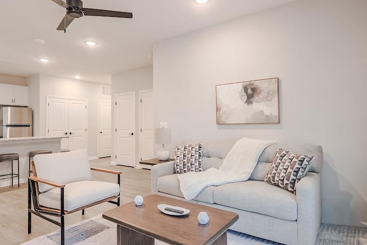 Landing | Beautiful 1bd, Pool, Game Room - San Marcos, TX