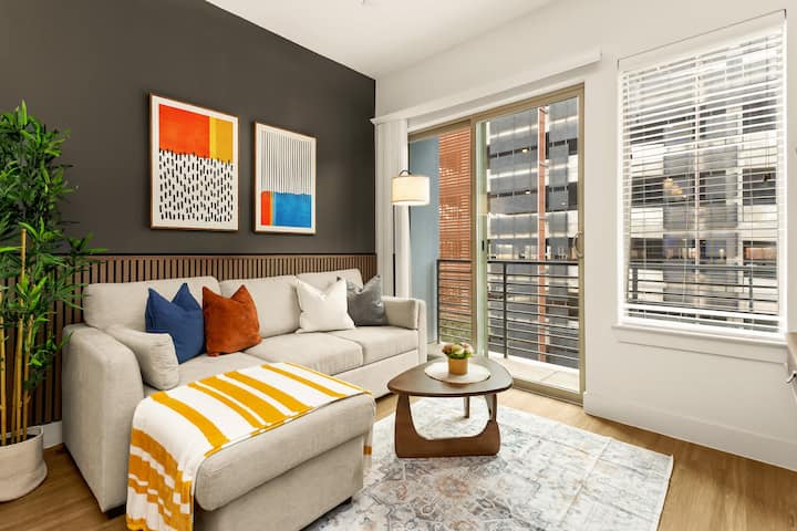 Central Flat: Pool|free Parking|walk To Riverwalk - San Antonio, TX