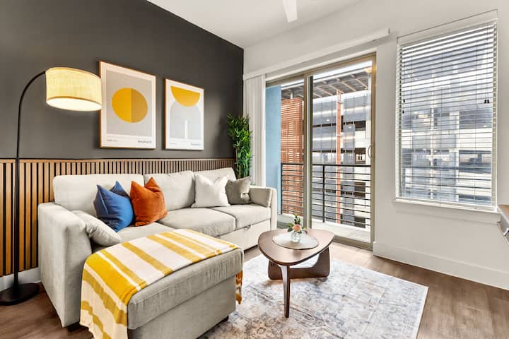 Central Flat: Pool|free Parking|walk To Riverwalk - San Antonio Zoo, San Antonio