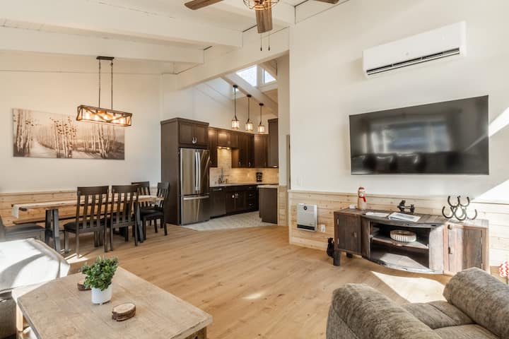 Newly Remodeled 4br • Modern & Close To Everything - Mammoth Lakes, CA