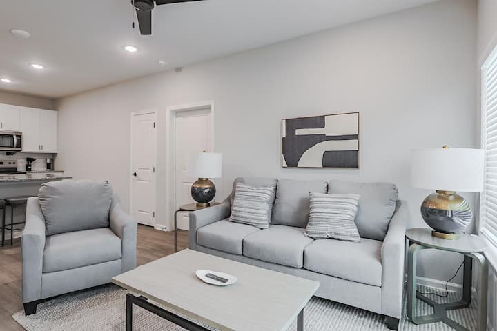 Landing | Amazing 2bd, Pool, Gym - San Marcos, TX