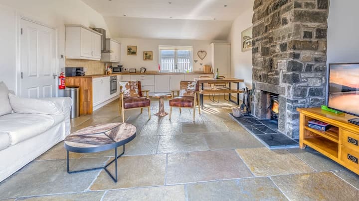 Ghillie's Cottage On The River Lochay - キリン