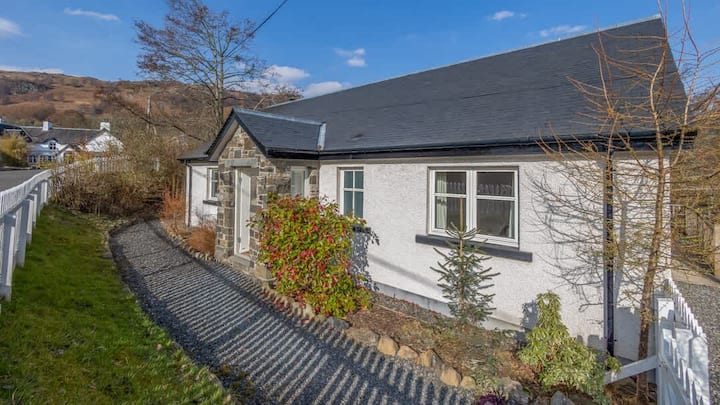 Ghillie's Cottage On The River Lochay - Killin