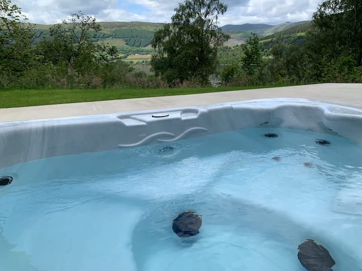 The Tractor Shed- Elevated Hot Tub With Loch Views - ケンモア