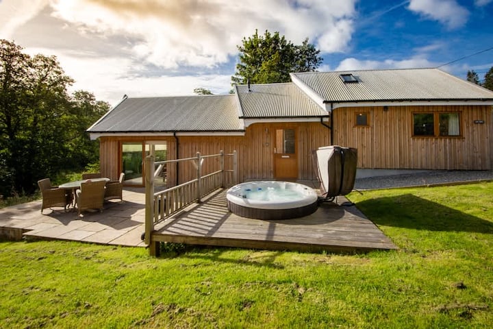 Beautiful River Fronted House With Private Hot Tub - Killin