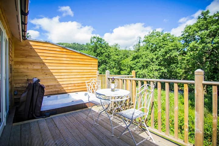 Garth Cottage - Riverside With Private Hot Tub - Loch Tay