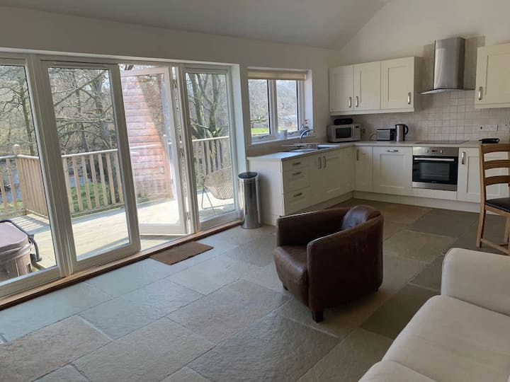 Garth Cottage - Riverside With Private Hot Tub - Killin
