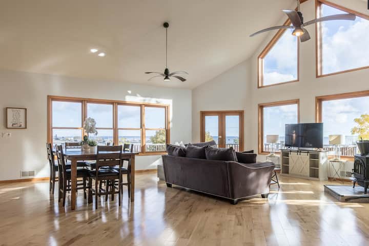 Fall Colors Getaway | Walk To Downtown & Ferry - 맥키낵 아일랜드