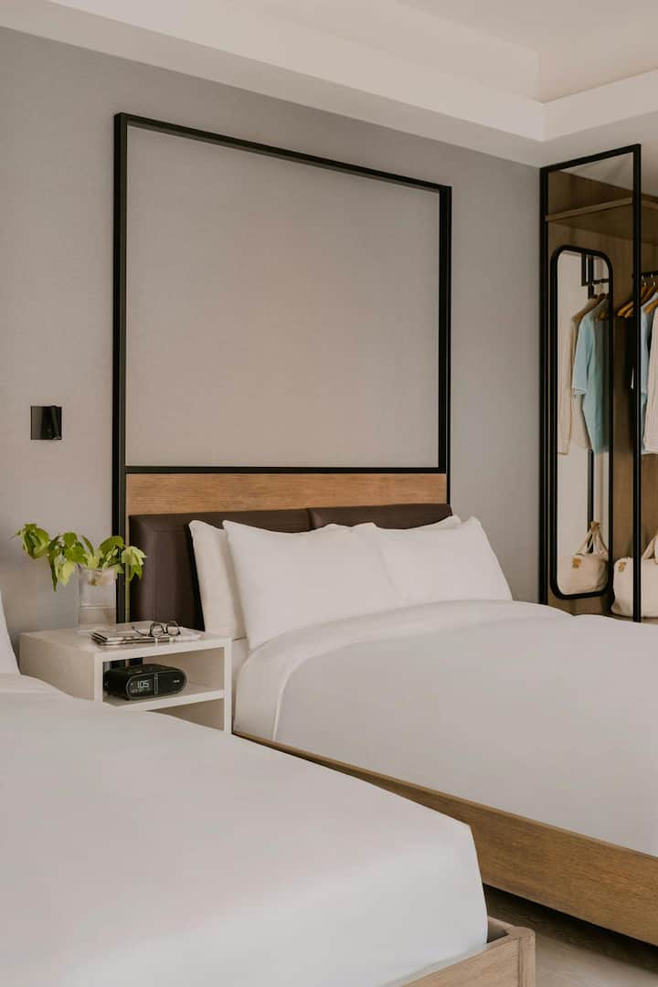 2-queen Accessible Room, And Rooftop Bar - Boston, MA