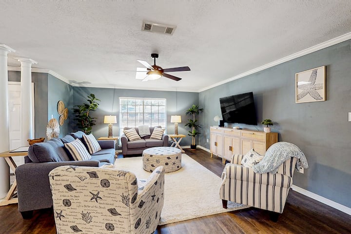 Home W/ Private Pool & Spacious Yard - Pass Christian, MS