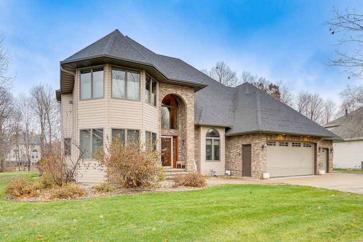 Rare Gem On A Ravine, Family Home In North Mankato - Mankato, MN