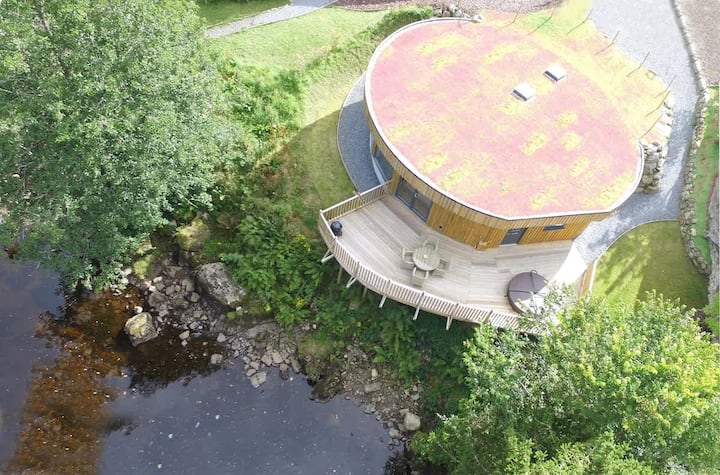 Otter’s Holt- Circular Riverside Retreat + Hot Tub - Killin