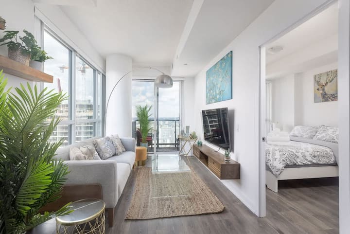 Sky-high Living: Penthouse With Incredible Views - Toronto