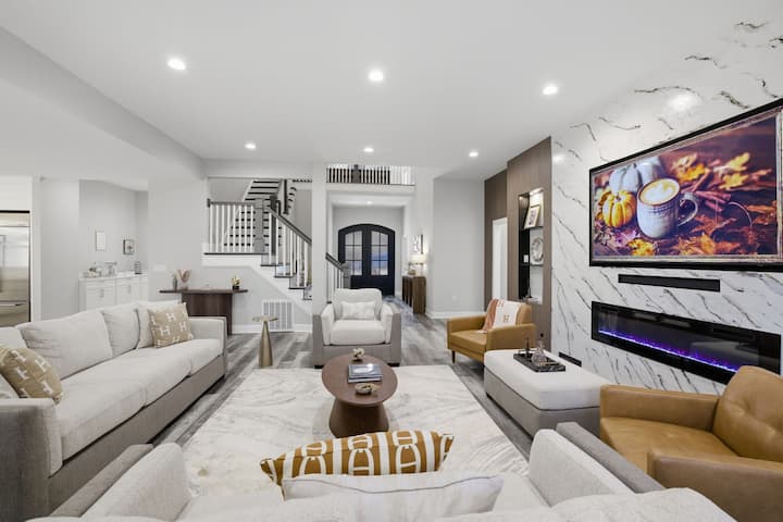 Spacious Luxe Retreat W/ Spa - Charlotte, NC