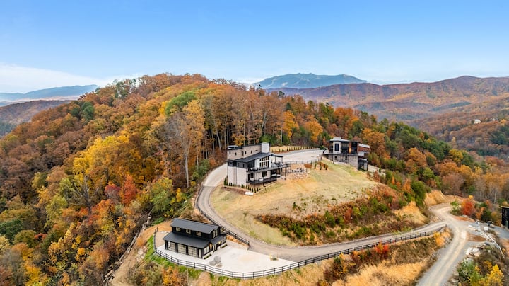 2852 Red Sky ~ Pool, Firepit, Hot Tub, Views! - Pigeon Forge, TN