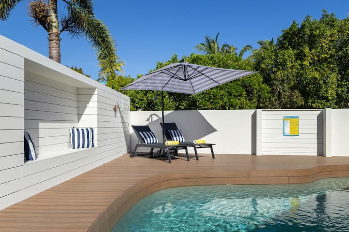 Helm Haven Noosa, Poolside Paradise Found. - Peregian Beach