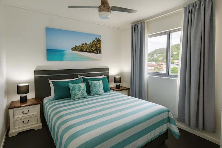 Central Kensington Studio With Pool Near Cbd - Townsville