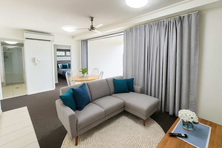 Central 1br Apartment With Pool & Parking - Townsville
