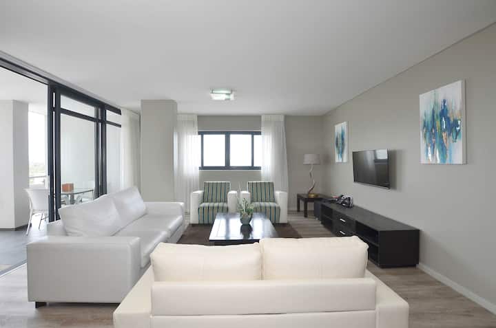 Luxury Beachside Apartment In Aquarius - Parklands
