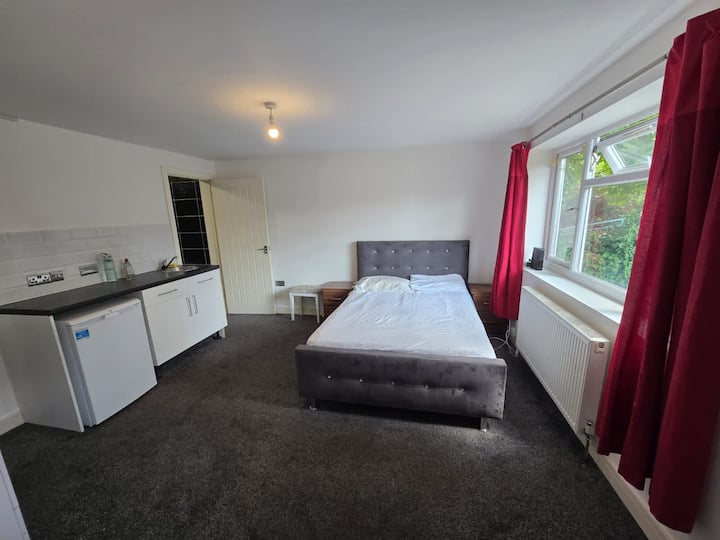 Comfortable Ensuite Bedroom - Oxford