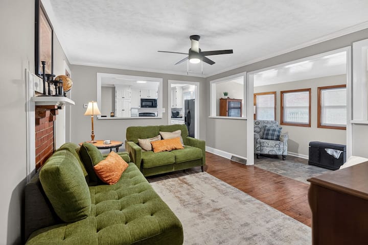 Westover Hills Cottage / Hot Tub/ 5 Beds/ 2 Bath - 丹維爾