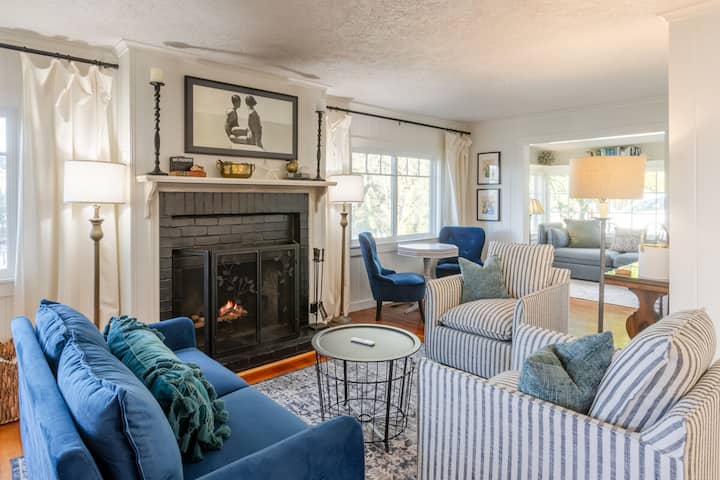 Historic Cottage With Elevated Comfort - Cannon Beach, OR
