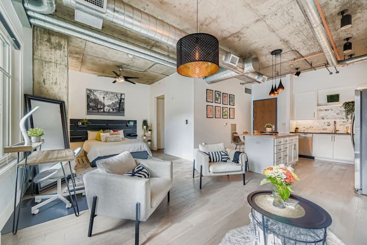 Exquisite Peloton Studio W/ Large Balcony - Boulder, CO