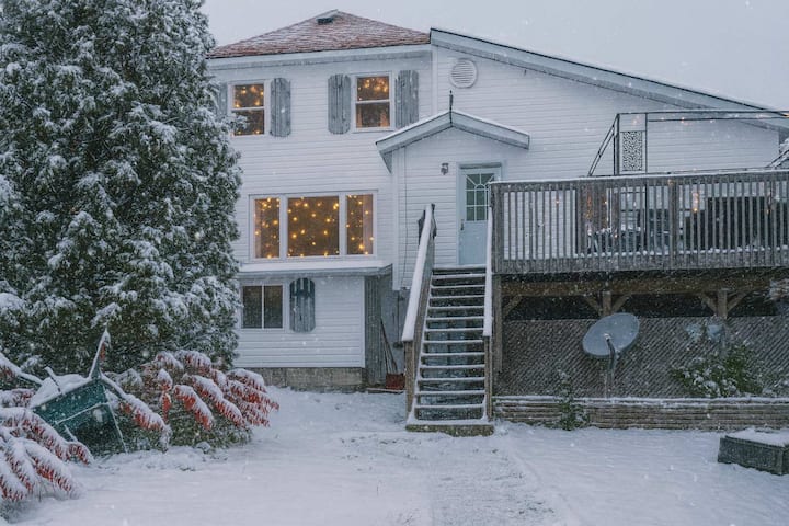Muskoka Lakeside Retreat - 4-bedroom House With Be - Gravenhurst