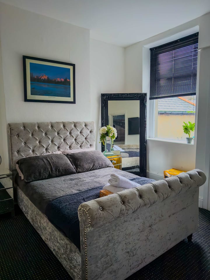 City Centre Flat, Near Stadium & Castle | Sleeps 4 - Cardiff