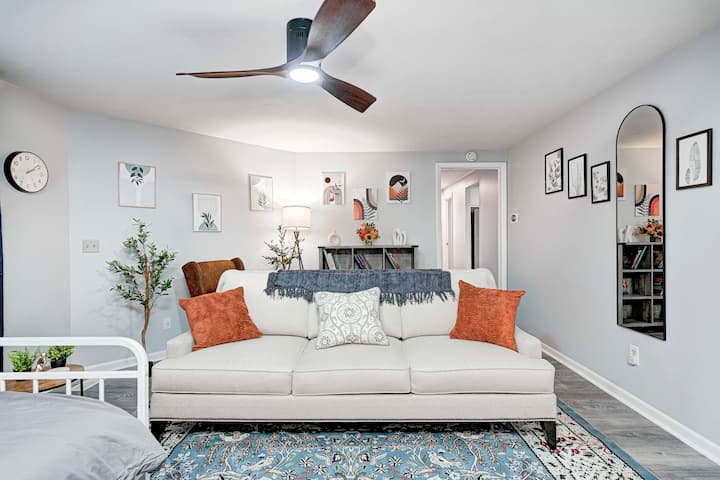 Entertainer's Retreat: Lux 5 Bed/3 Bath One Story - Indianapolis