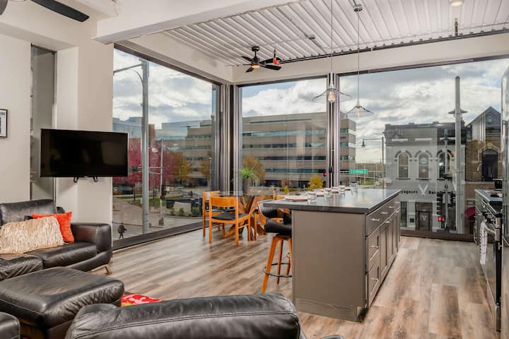 Penthouse City Overlook 2br Apartment - Free Parki - Appleton, WI