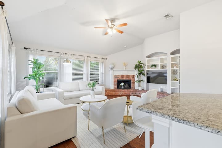 Lux, Cozy 5b Home For Families - Frisco, TX