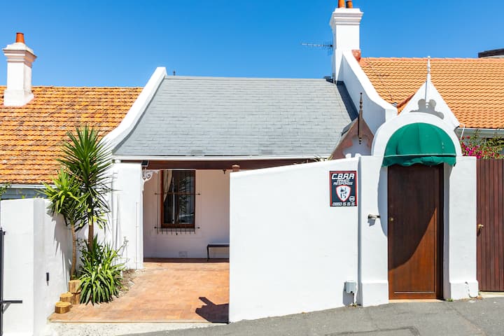 Victorian Charm | Iconic Views | Table Mountain. - Camps Bay