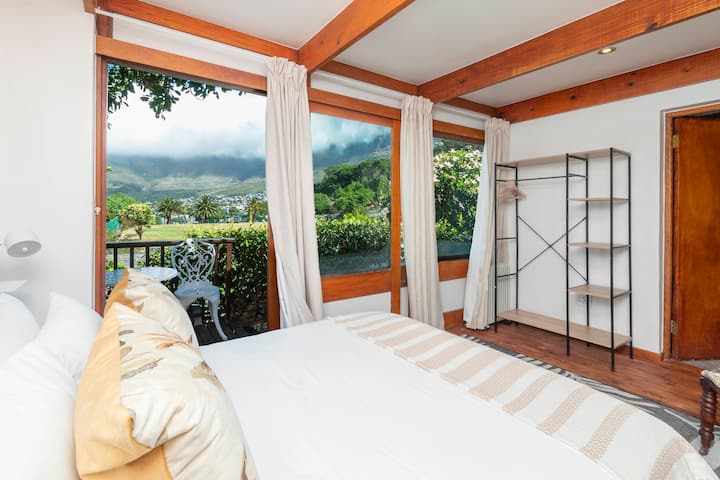 Victorian Charm | Iconic Views | Table Mountain. - ケープ・タウン