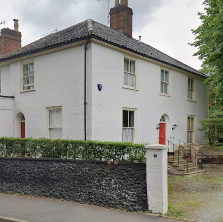 Large 4-bedroom Home | Parking | 5 Min Walk Centre - 노리치