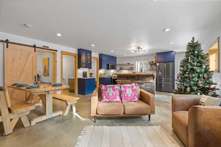 New! 4 Br/3bath Pet Friendly W/ Hot Tub+game Rooms - Fairplay, CO