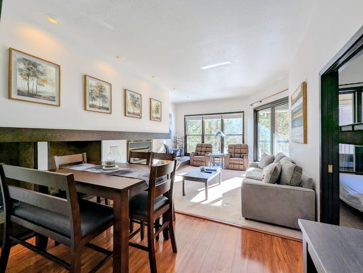 New! Updated, Free Shuttle, Pool & Hot Tub - Dillon