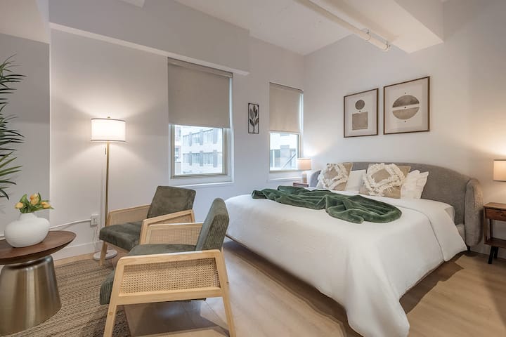 Bright & Cozy Modern Studio - King Bed - Montreal