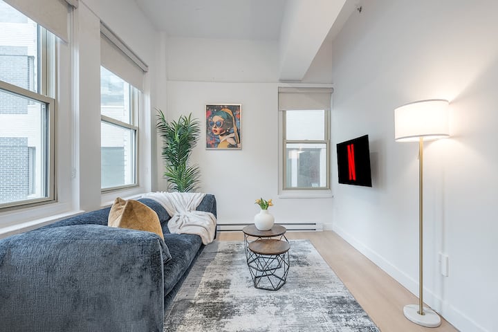 Clean & Cozy | Modern Comfort - Montreal