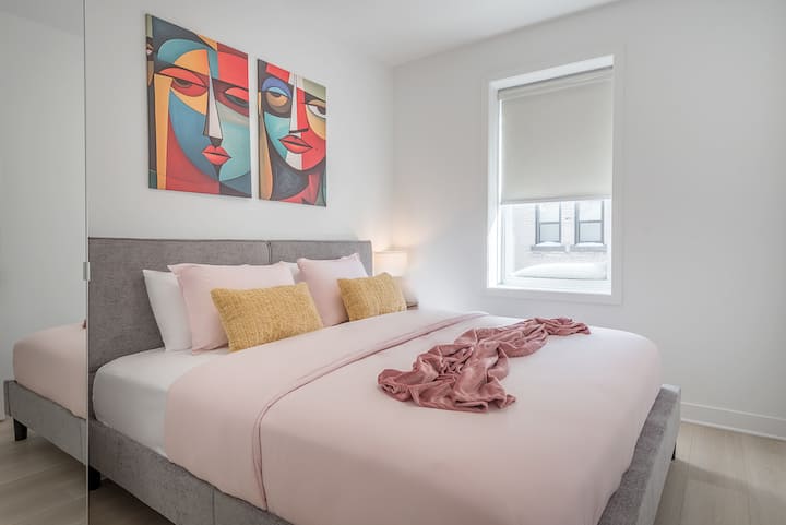 Royal Sleep In A Spacious Downtown Stay - LaSalle