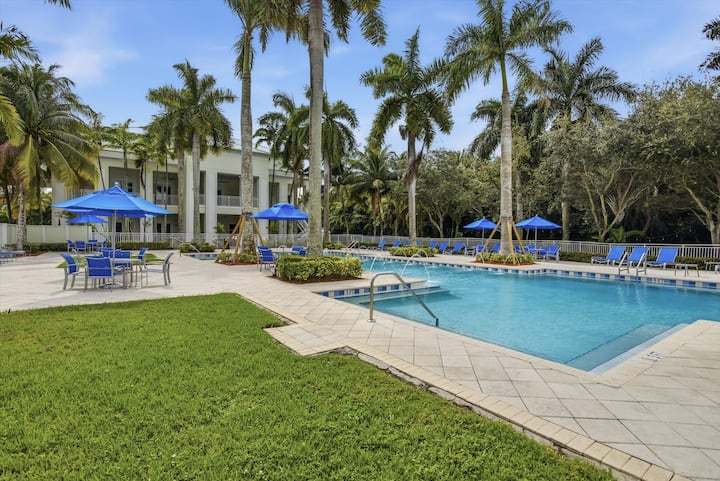 Spacious 1br Loft Villa - Pool  Golf  - Doral Down - Doral, FL