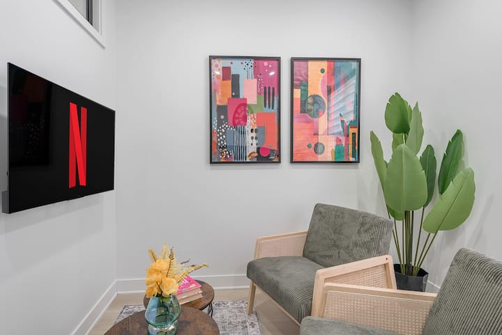 Modern Comfort In A Casual 2br - LaSalle