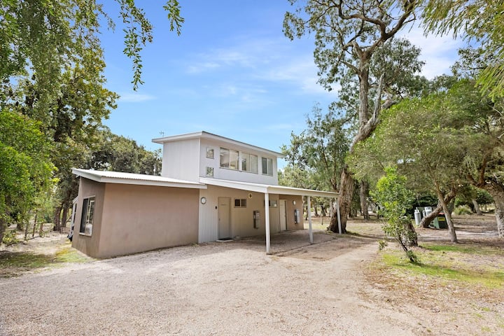 Bungaree: 3br W/ Bush View And Shared Pool Access! - Loch Sport