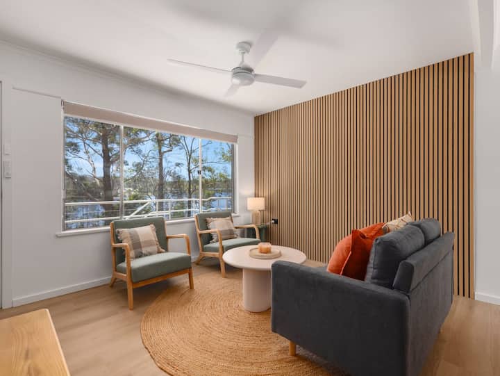 Magnolia Petal Water Villa - Batemans Bay